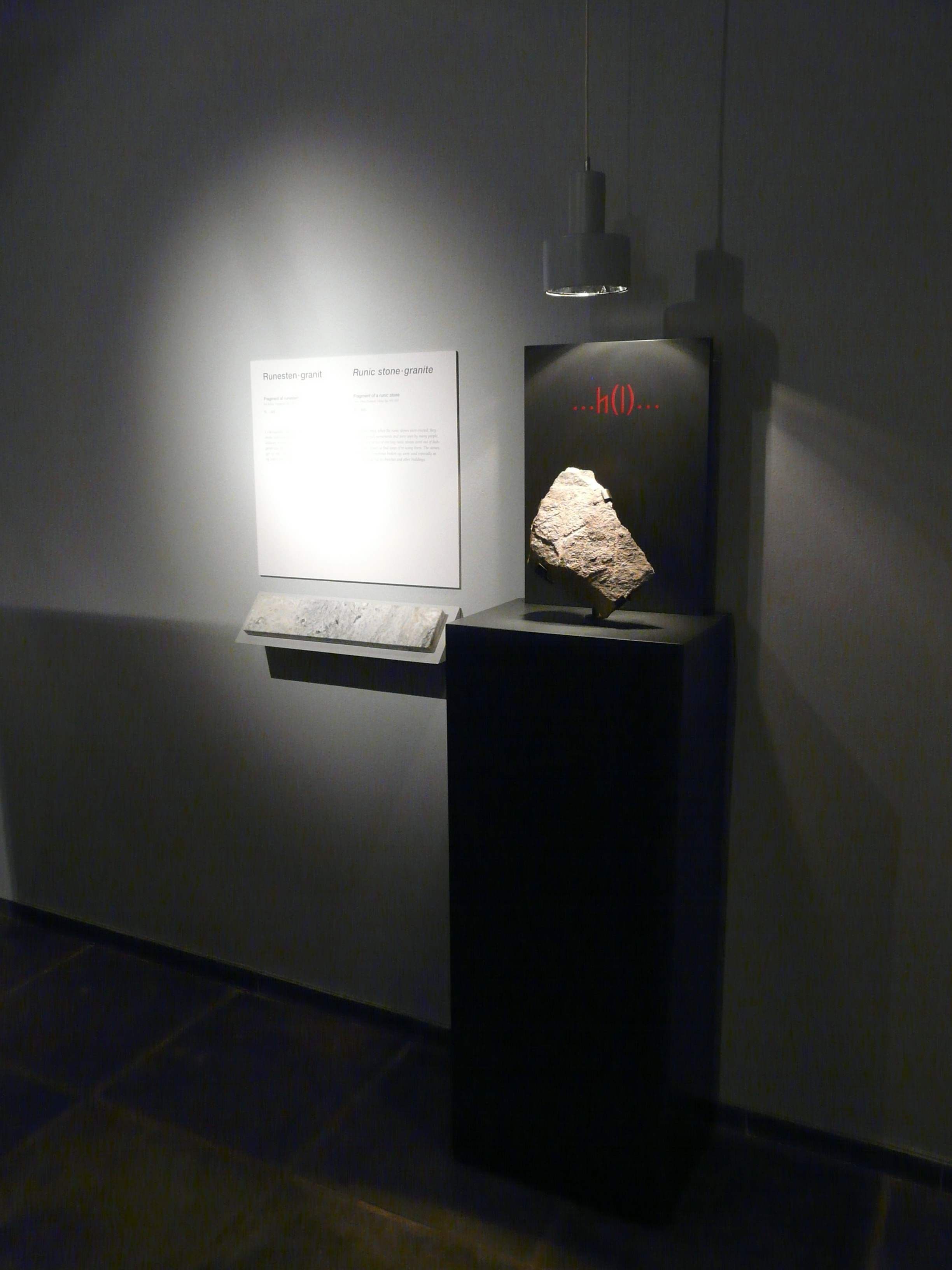 Runeudstillingen – System Standex